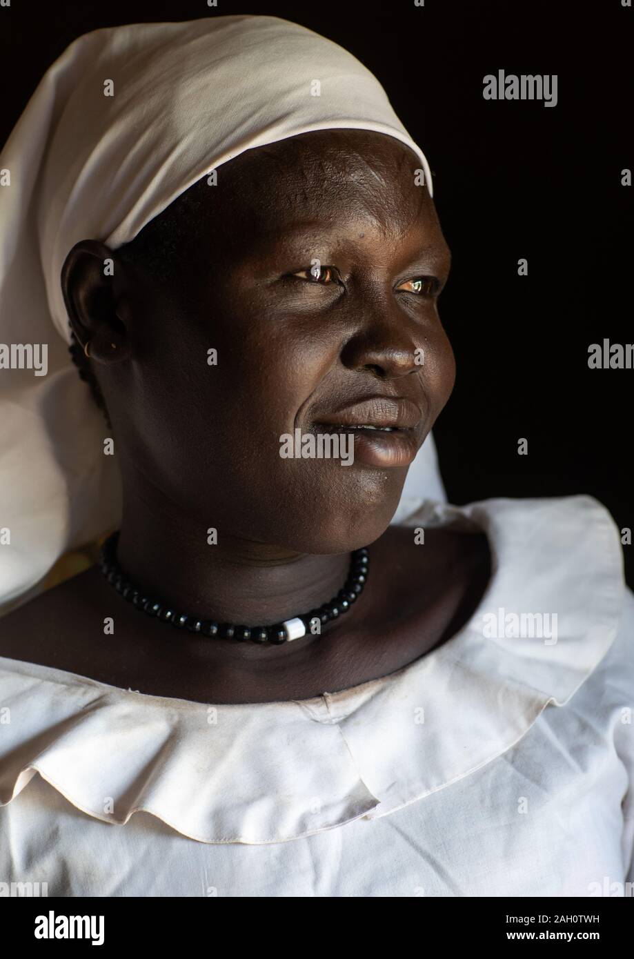 Portrait of a Mundari tribe nun, Central Equatoria, Terekeka, South Sudan Stock Photo - Alamy