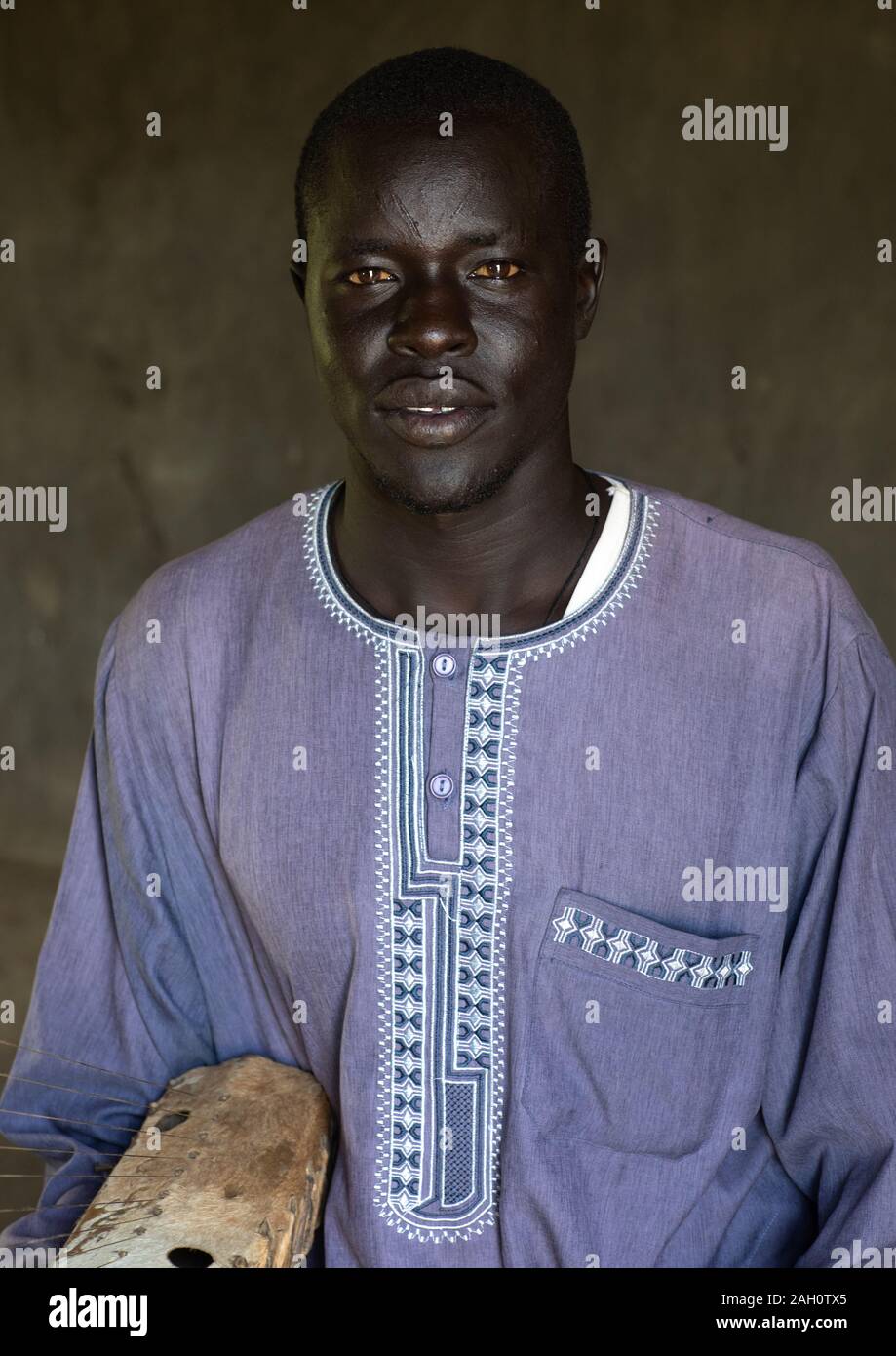 Portrait of a Mundari tribe man, Central Equatoria, Terekeka, South Sudan Stock Photo - Alamy