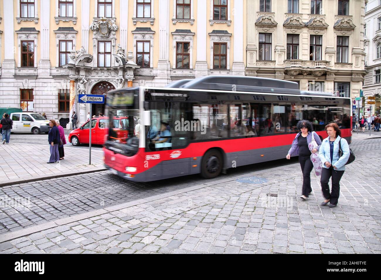 Wiener linien hi-res stock photography and images - Alamy