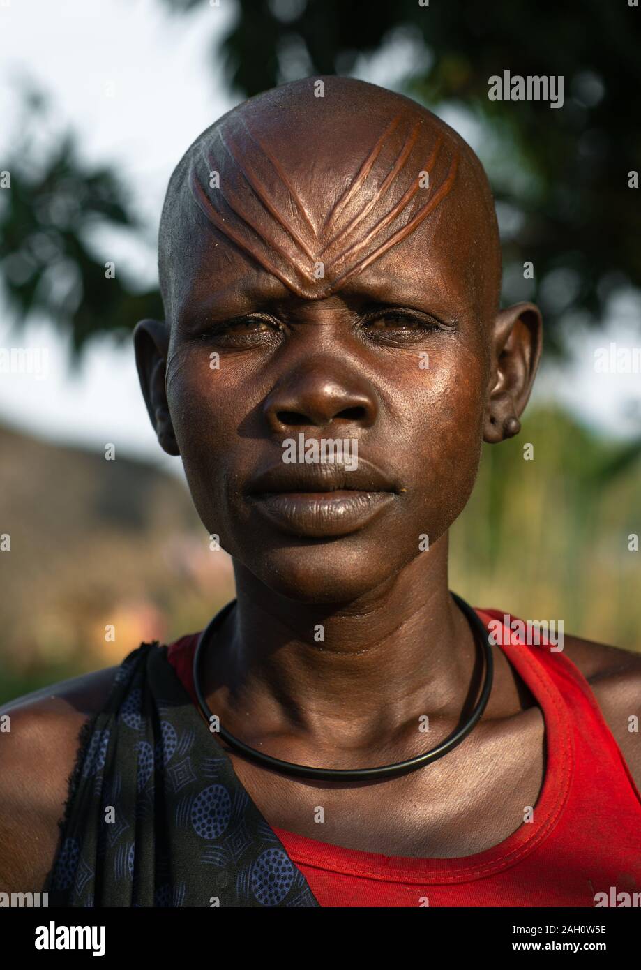 Portrait of a Mundari tribe woman with scarifications on the forehead ...