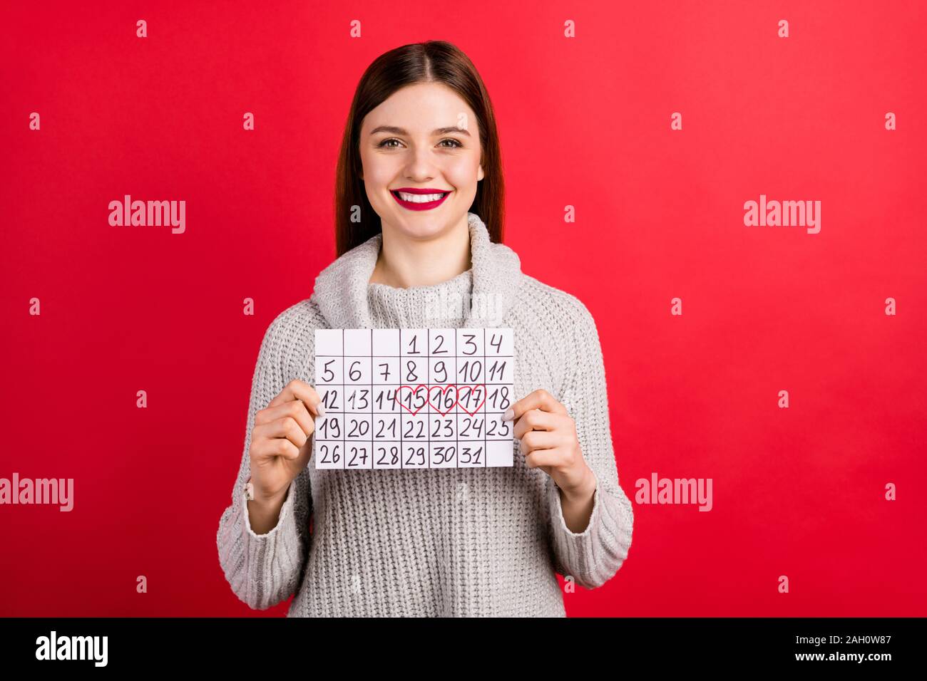 Pretty lady holding paper calendar in hands excited to meet vacation ...