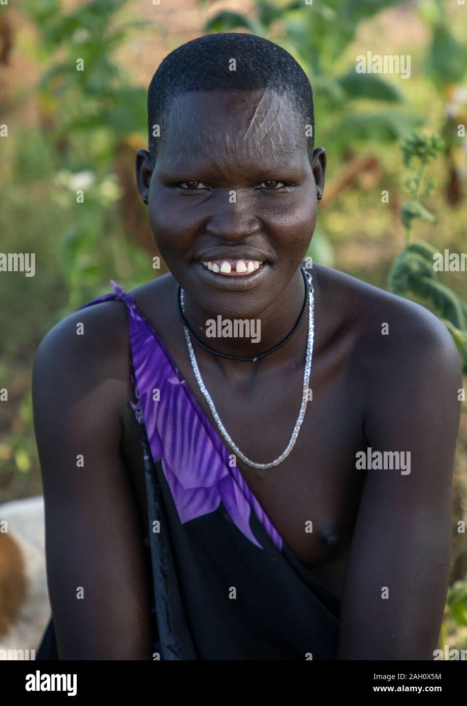 Portrait of a Mundari tribe woman, Central Equatoria, Terekeka, South Sudan Stock Photo - Alamy