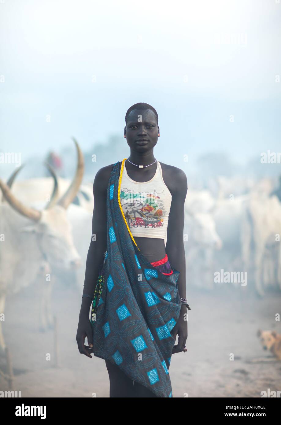 Portrait of a Mundari tribe woman in a cow camp, Central Equatoria, Terekeka, South Sudan Stock ...