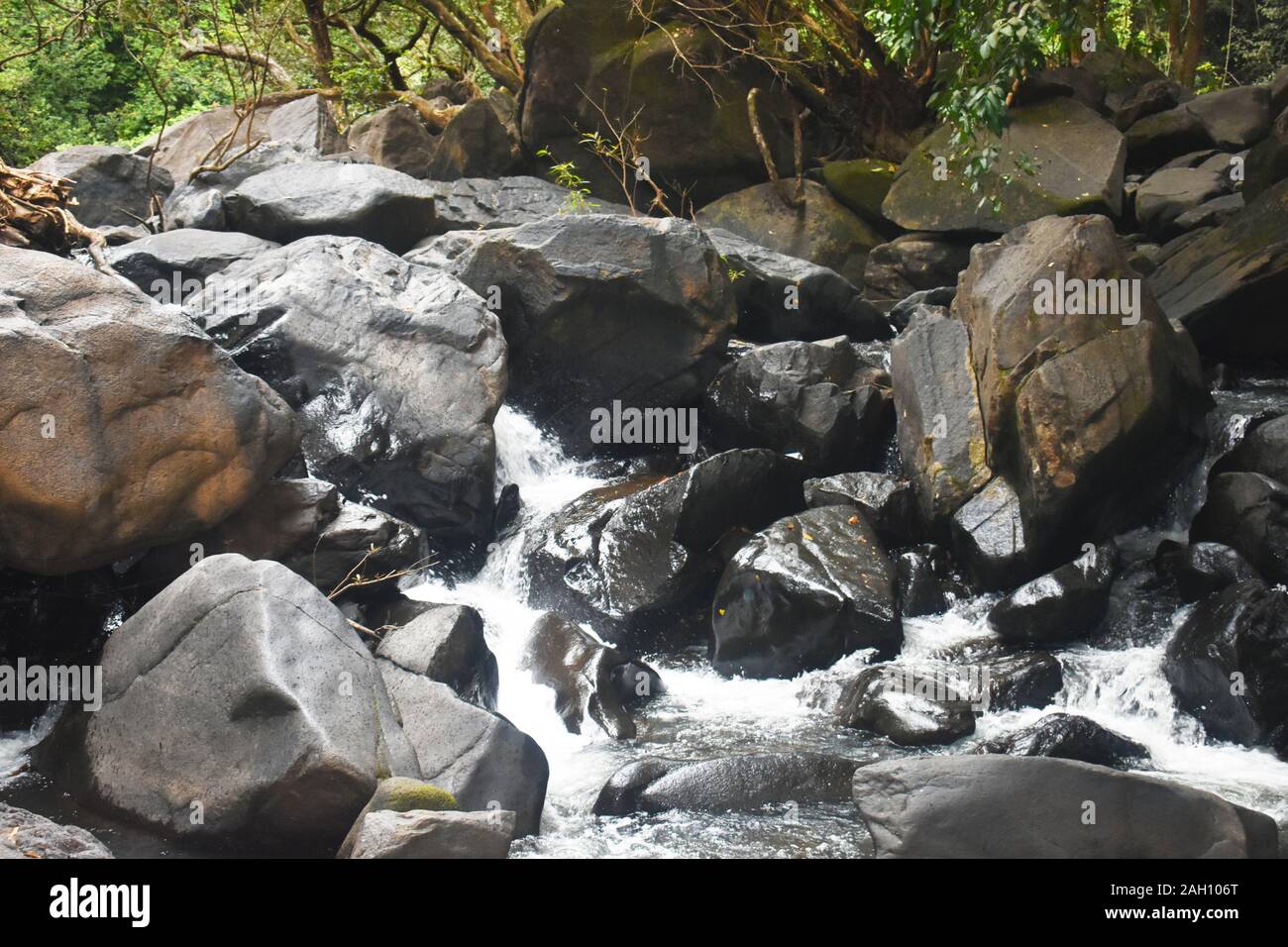 water flowing between the rocks Stock Photo - Alamy