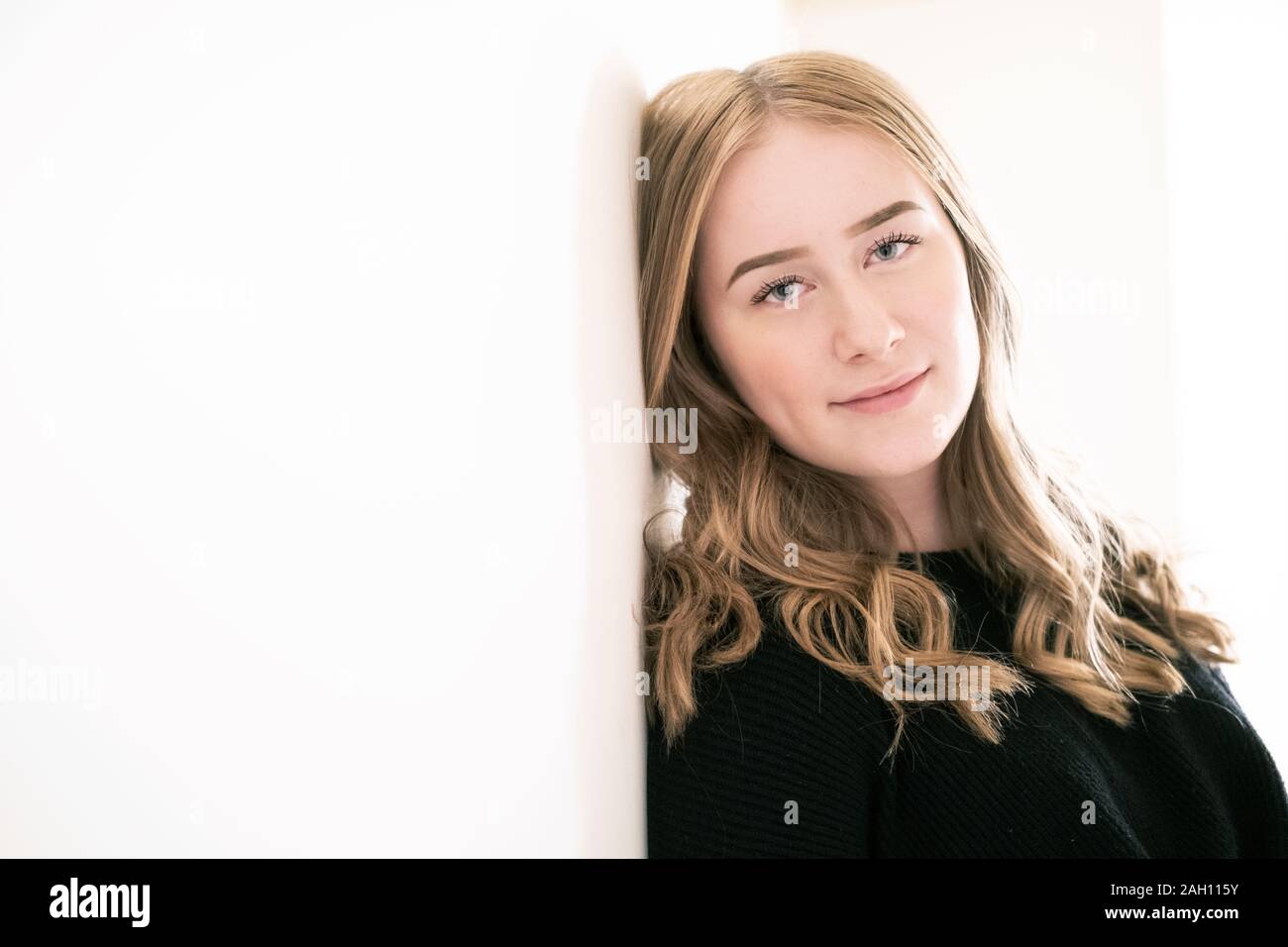 Teenager girls hi-res stock photography and images - Alamy