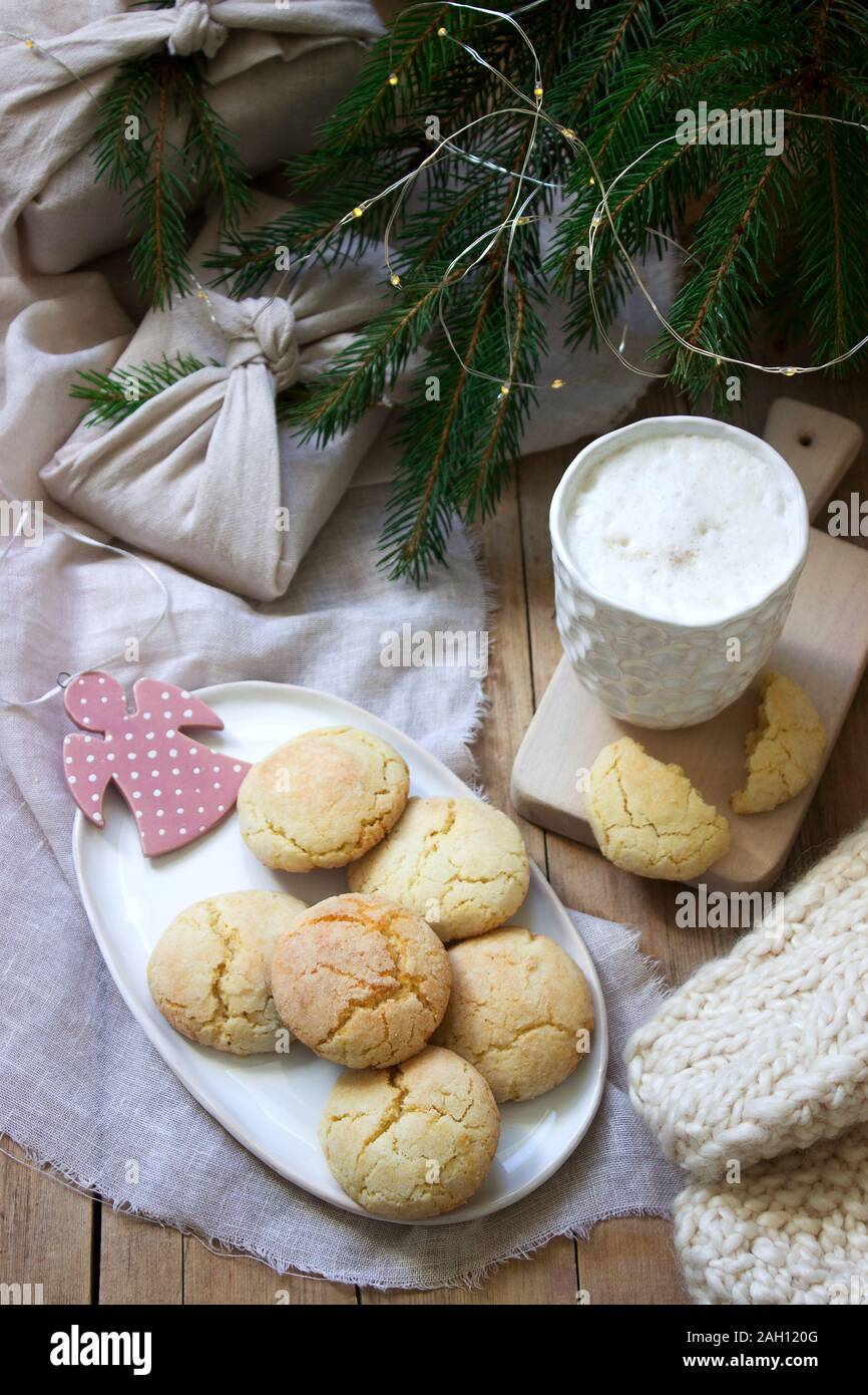 Bite crack hi-res stock photography and images - Alamy