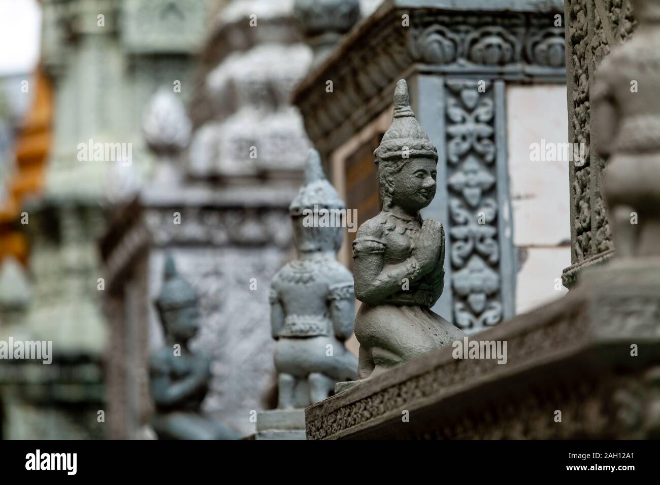 Buddhist Statues, Wat Langka, Phnom Penh, Cambodia Stock Photo - Alamy