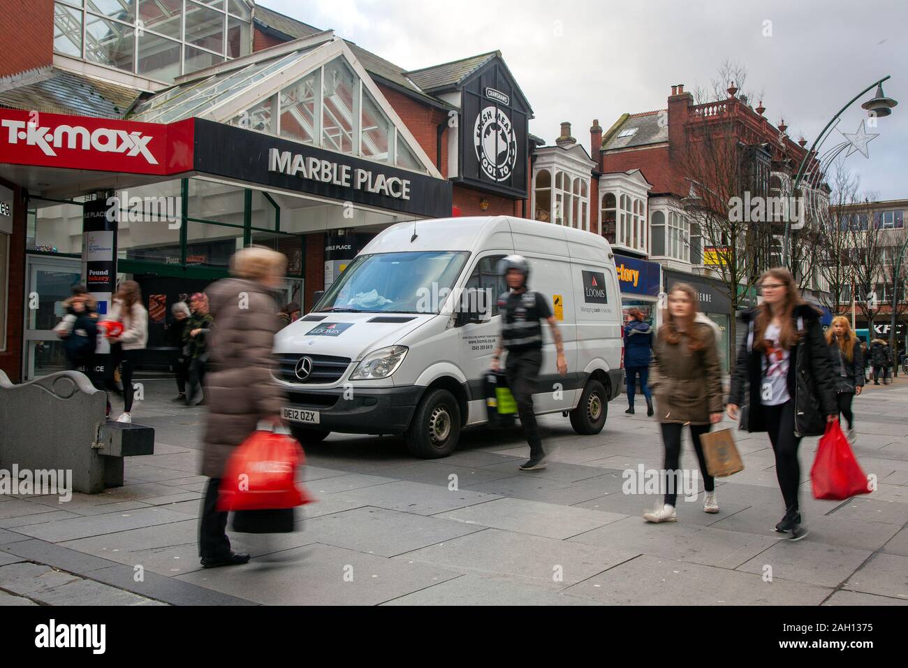 Loomis security van hi-res stock photography and images - Alamy