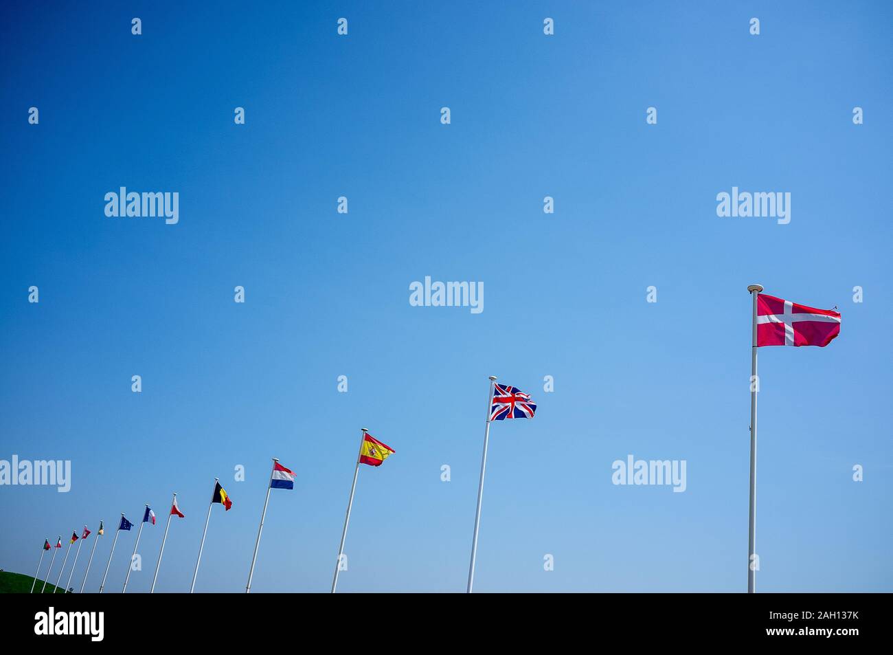 Multi nation flags hi-res stock photography and images - Alamy