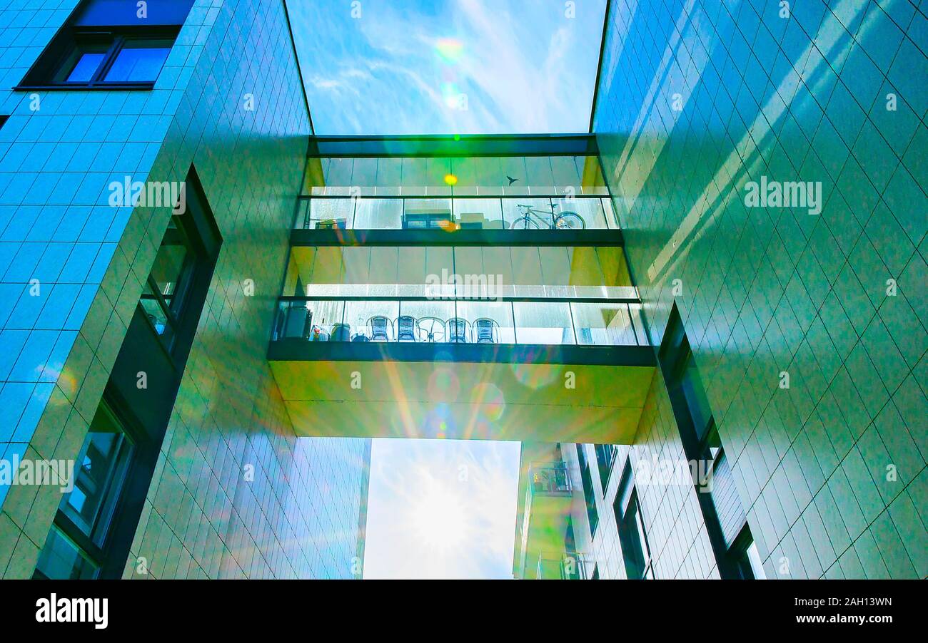 Glass roof between two buildings hi-res stock photography and images ...