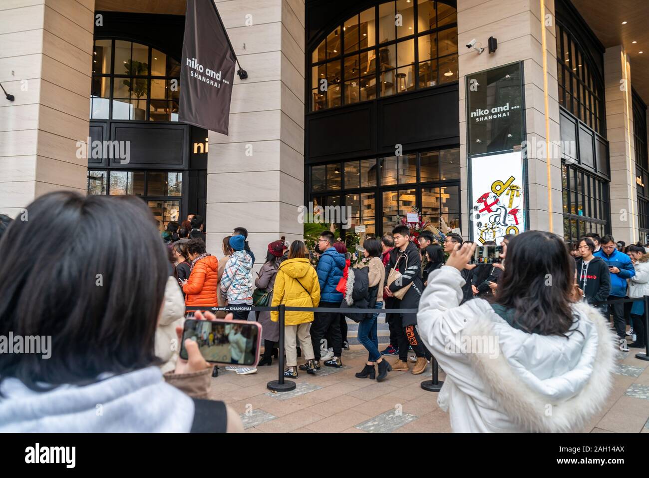 Japanese queue hi-res stock photography and images - Alamy