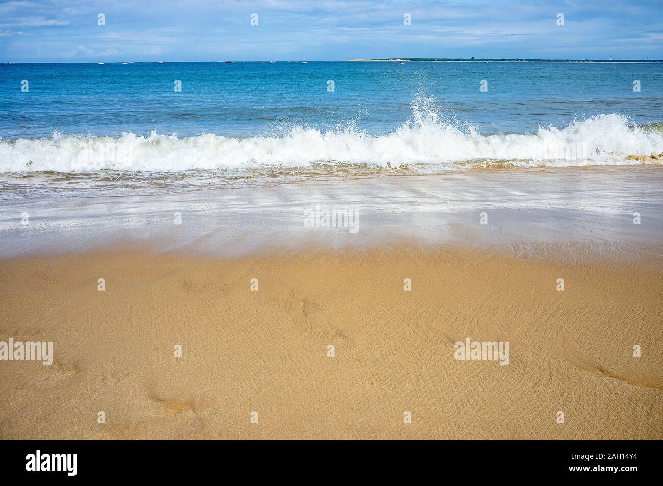 Shore break hi-res stock photography and images - Alamy