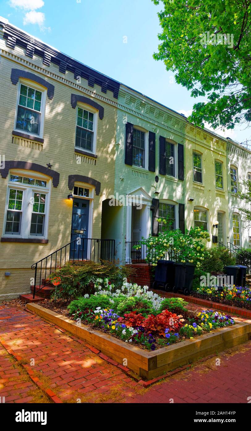 White buildings on the streets of Washington DC reflex Stock Photo - Alamy
