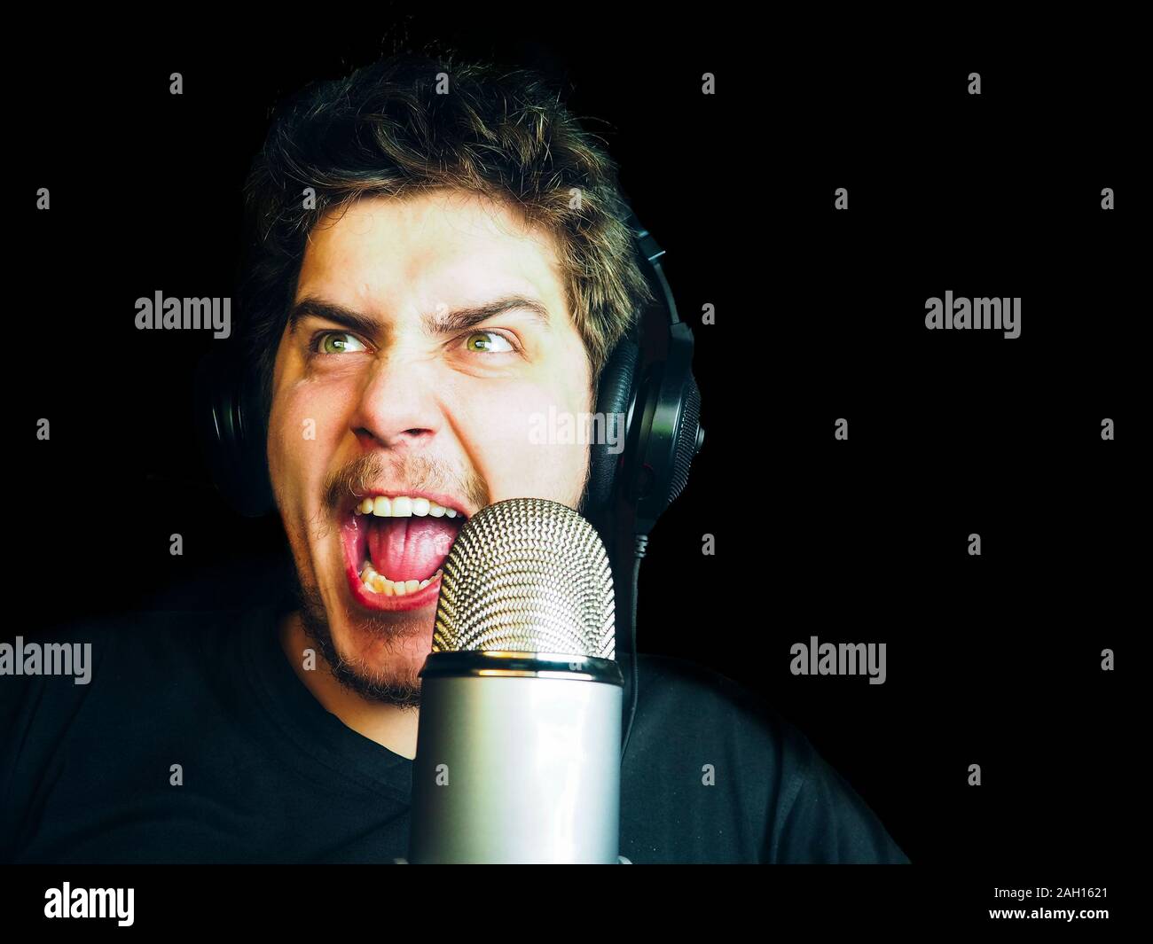 Livestreamer hi-res stock photography and images - Alamy