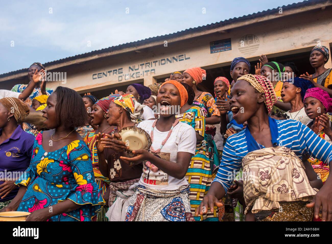 Benin, Ketou, african women, singing, dancing, greeting Stock Photo - Alamy