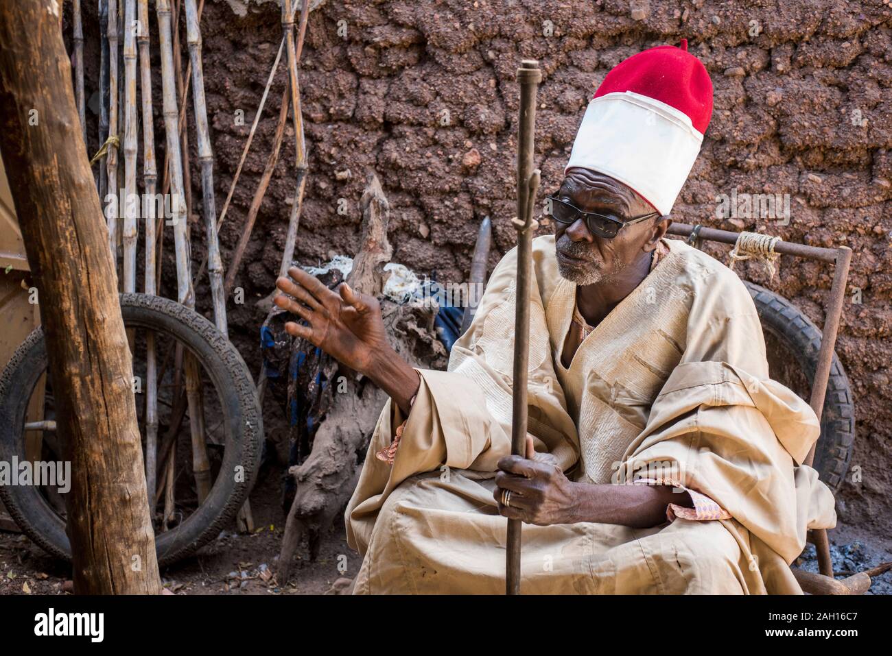 African tribal chief hi-res stock photography and images - Alamy