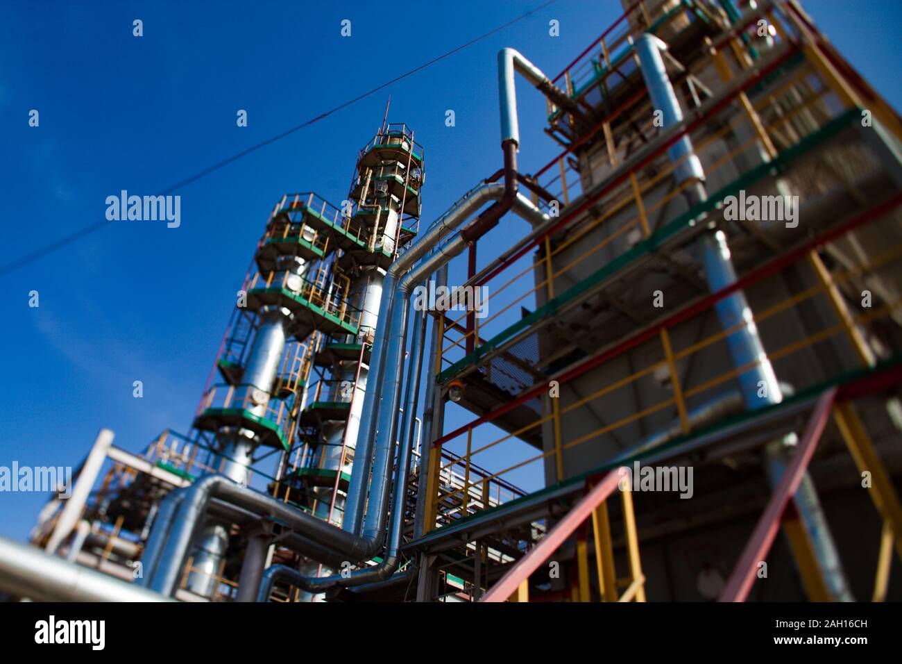 Complicated pipes refinery hi-res stock photography and images - Alamy