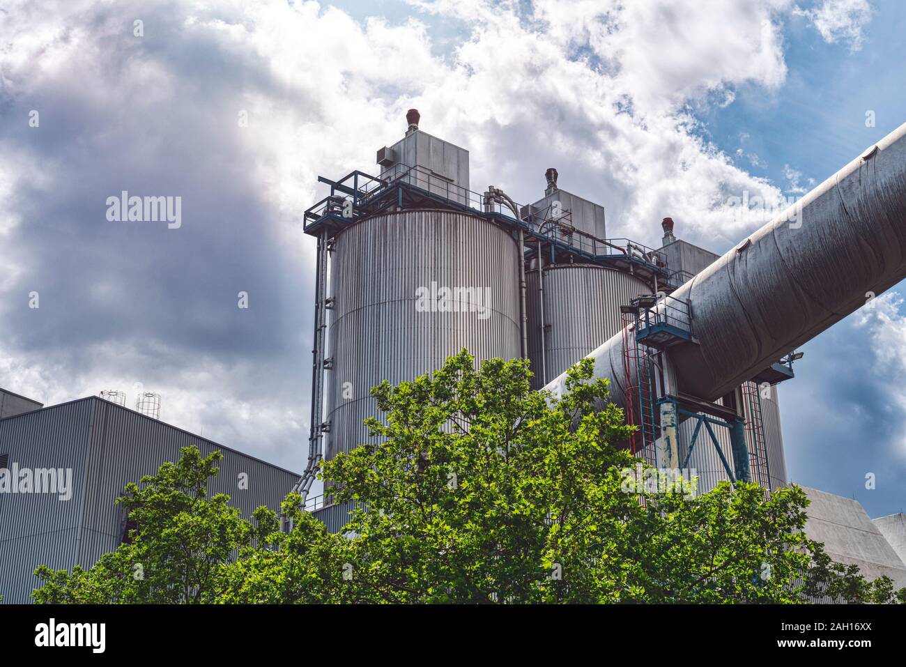 Three silos hi-res stock photography and images - Alamy