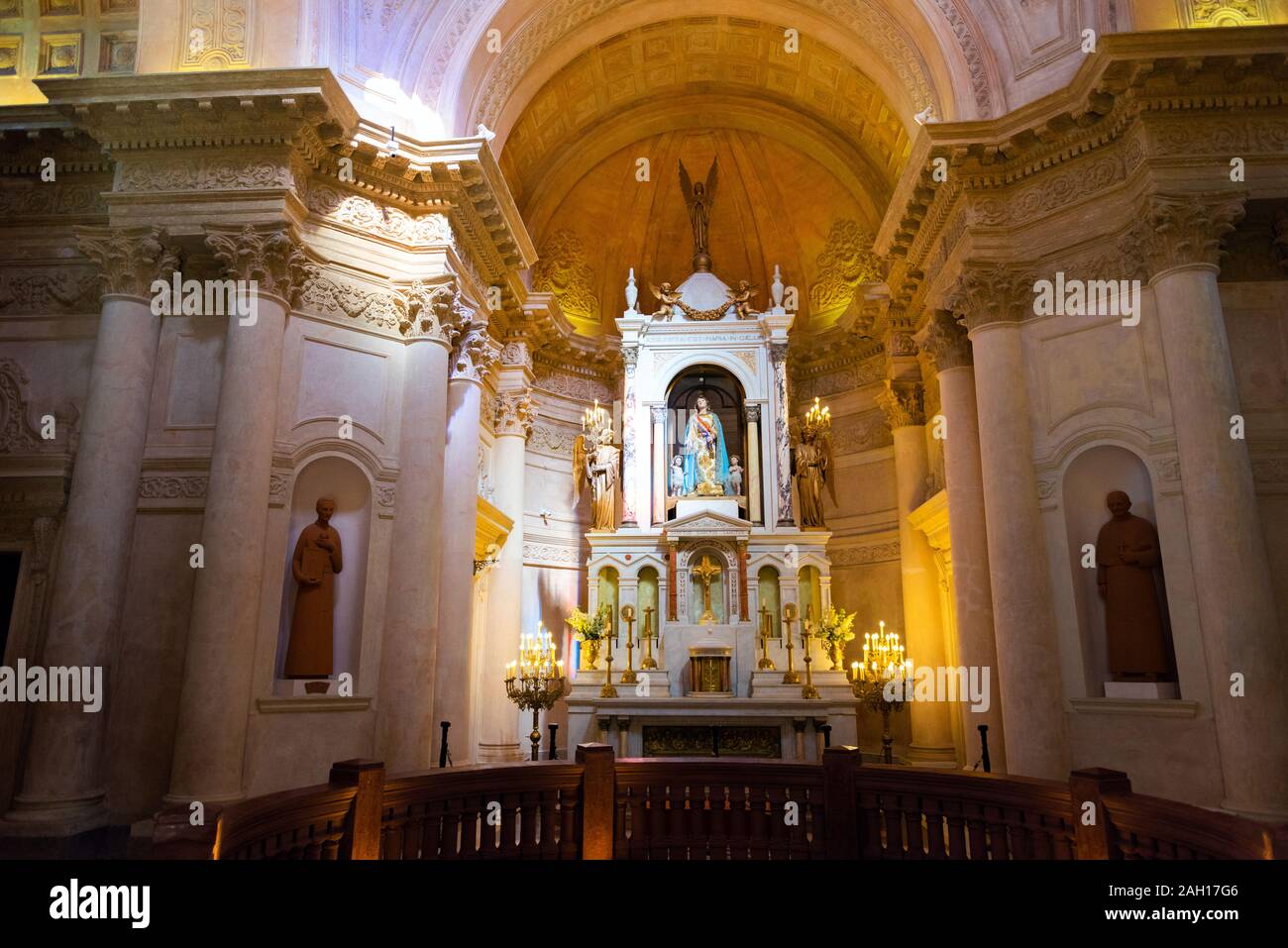 ASUNCION, PARAGUAY - JUNE 24, 2019: Catholic altar in the temple Stock ...