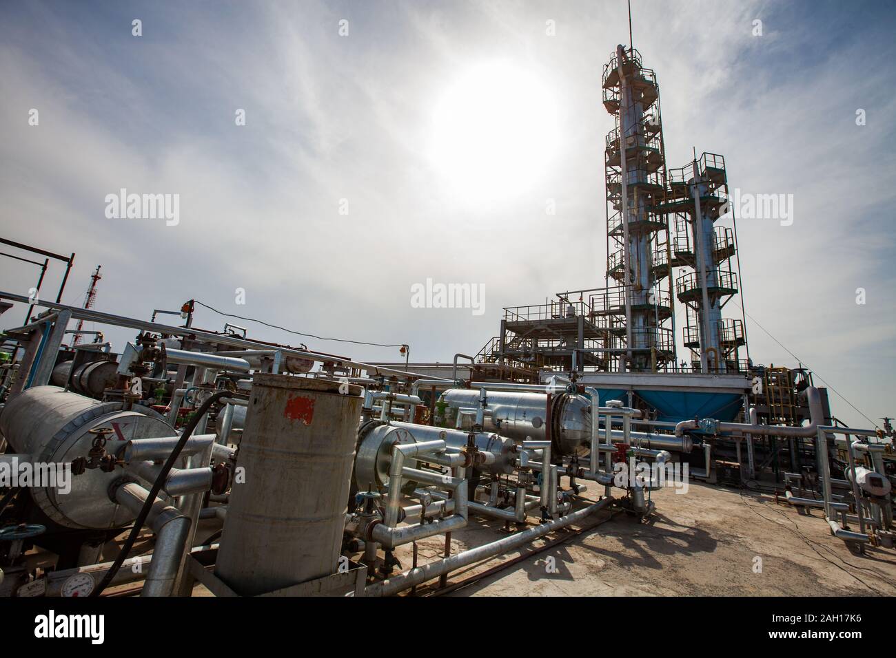 Crude oil refinery distillation column hi-res stock photography and ...