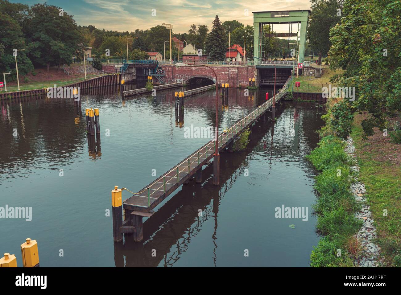 Sluice system hi-res stock photography and images - Alamy