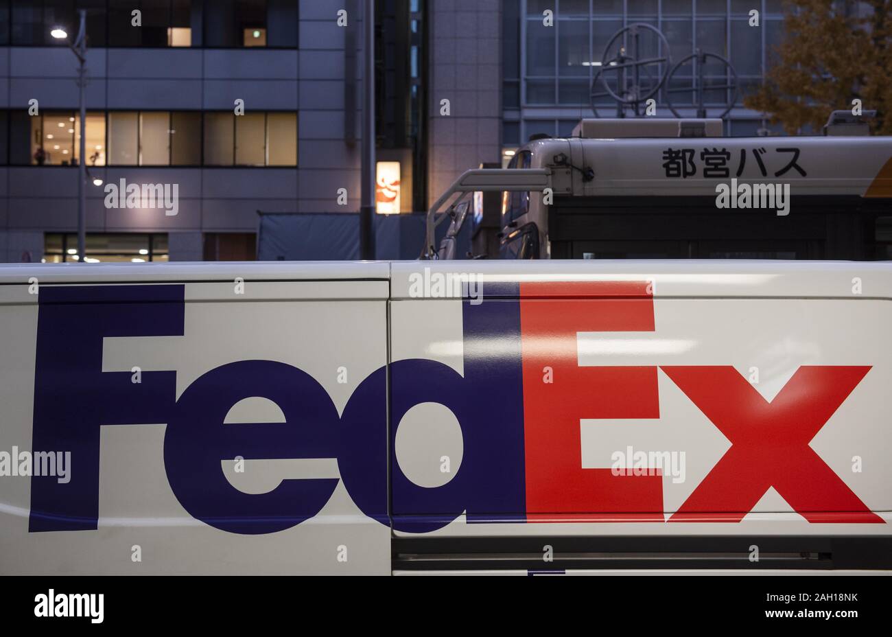 Fedex truck japan hi-res stock photography and images - Alamy