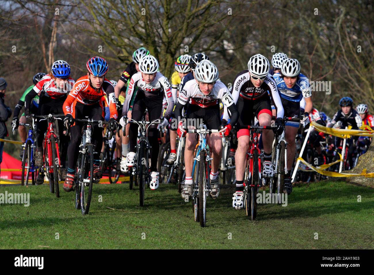 Cycle cross hi-res stock photography and images - Alamy