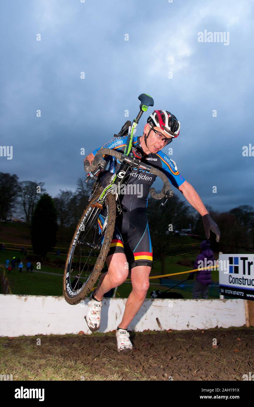 Cycle cross hi-res stock photography and images - Alamy