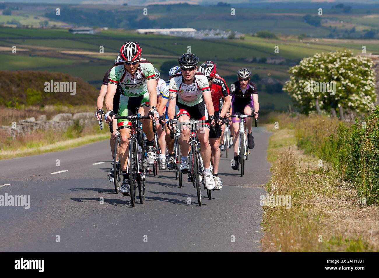 Cycling racing peloton hi-res stock photography and images - Alamy