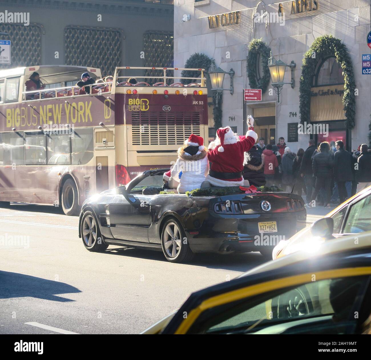 Christmas bus riders hi-res stock photography and images - Alamy
