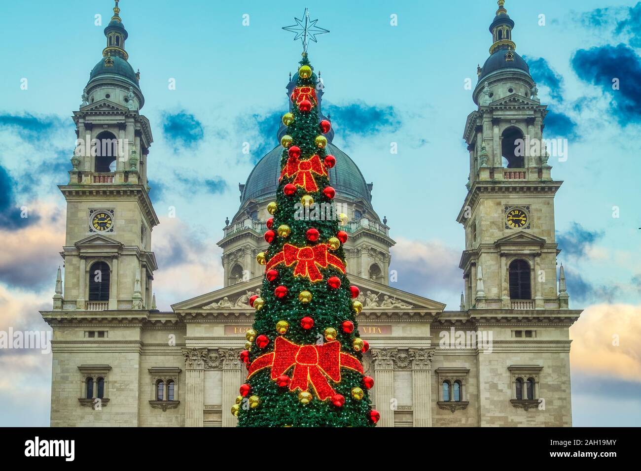 Budapest, Hungary decorated tree at Christmas Market in St Stephen ...