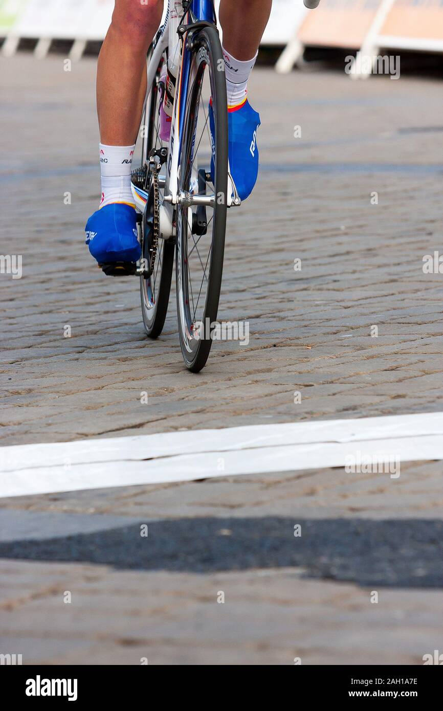 Bike finish line hi-res stock photography and images - Alamy