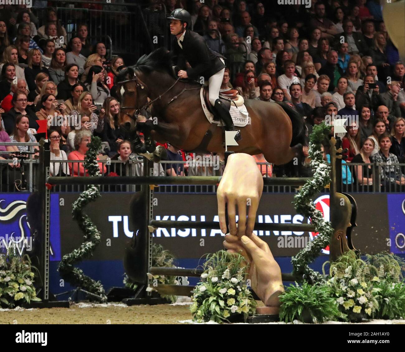 LONDON, ENGLAND - DECEMBER 22ND Scott Brash riding Hello Vincent during ...