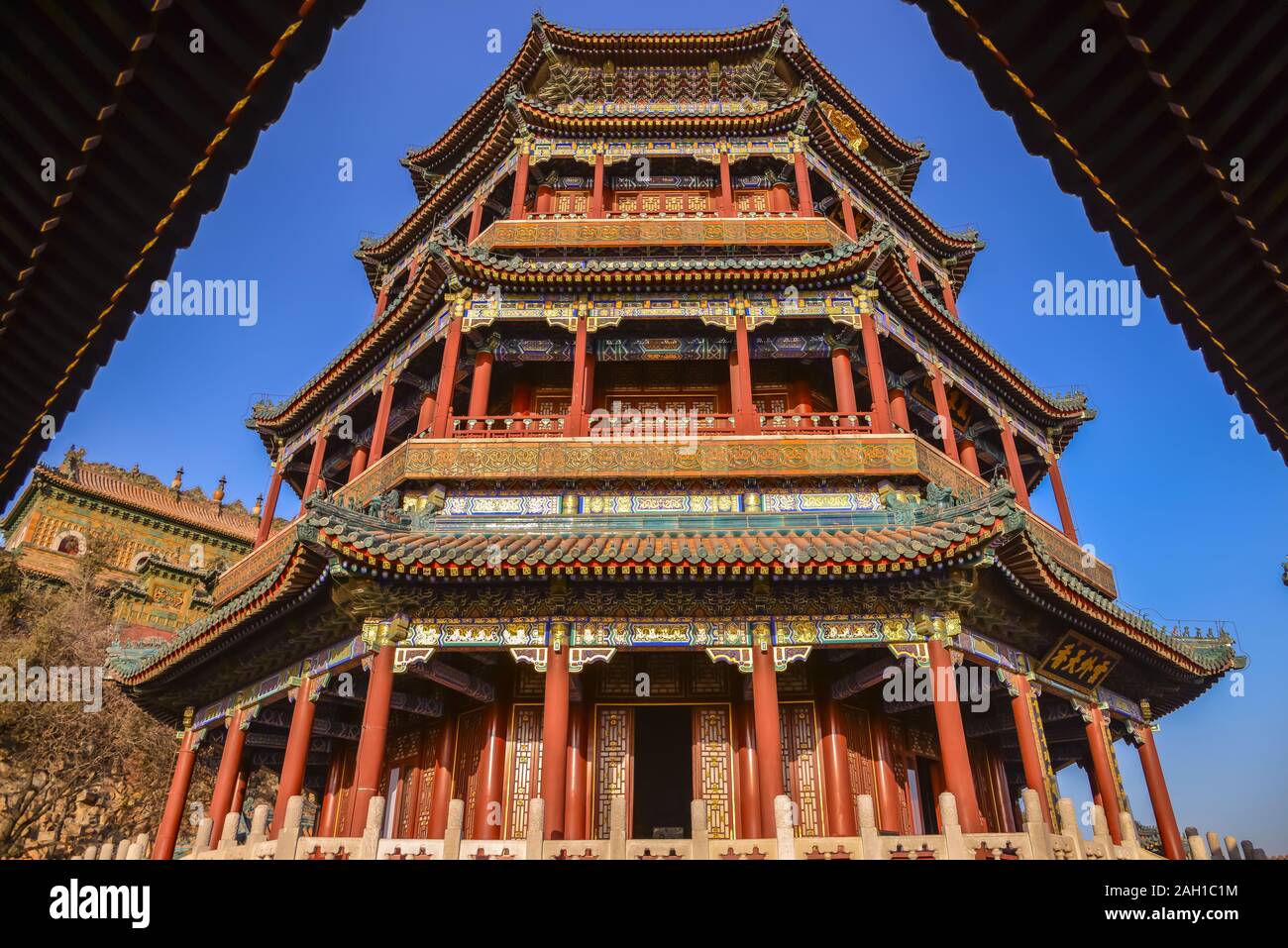 The Temple of Buddhist Virtue (Longevity Hill) at Yiheyuan (Summer ...