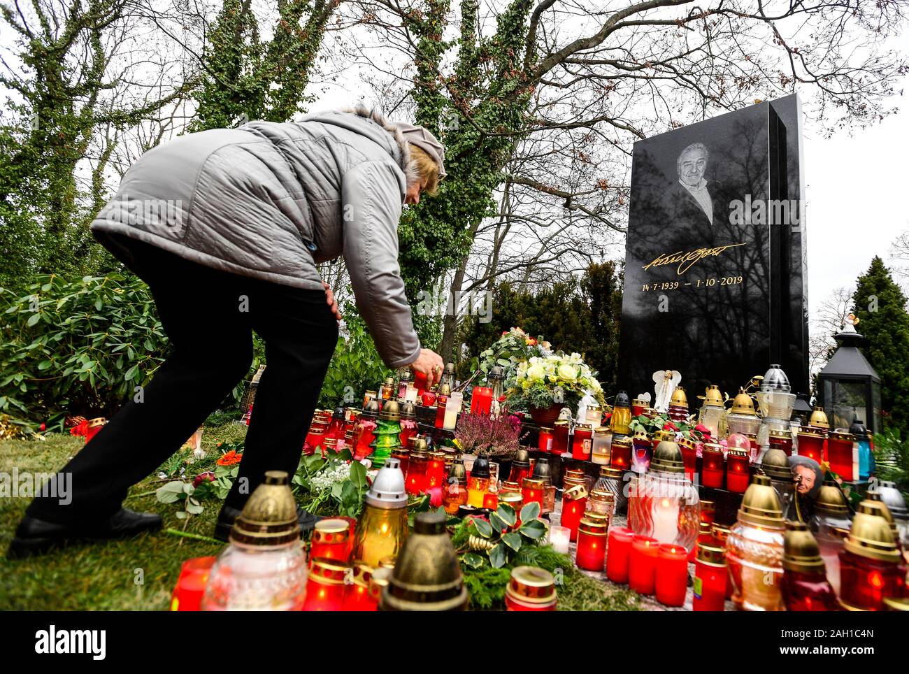Malvazinky cemetery hi-res stock photography and images - Alamy