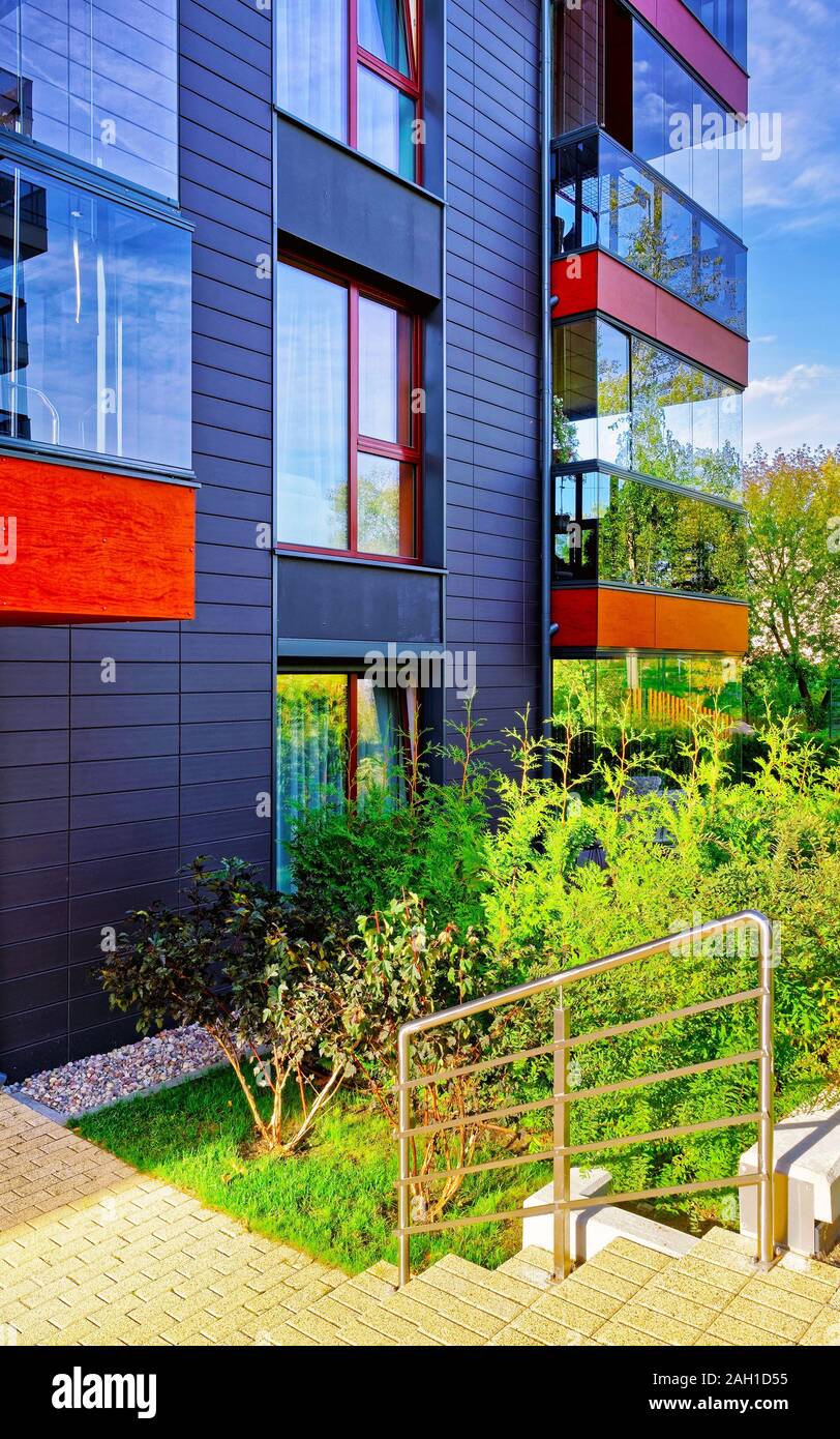 Detail of Modern glass residential building reflex Stock Photo - Alamy