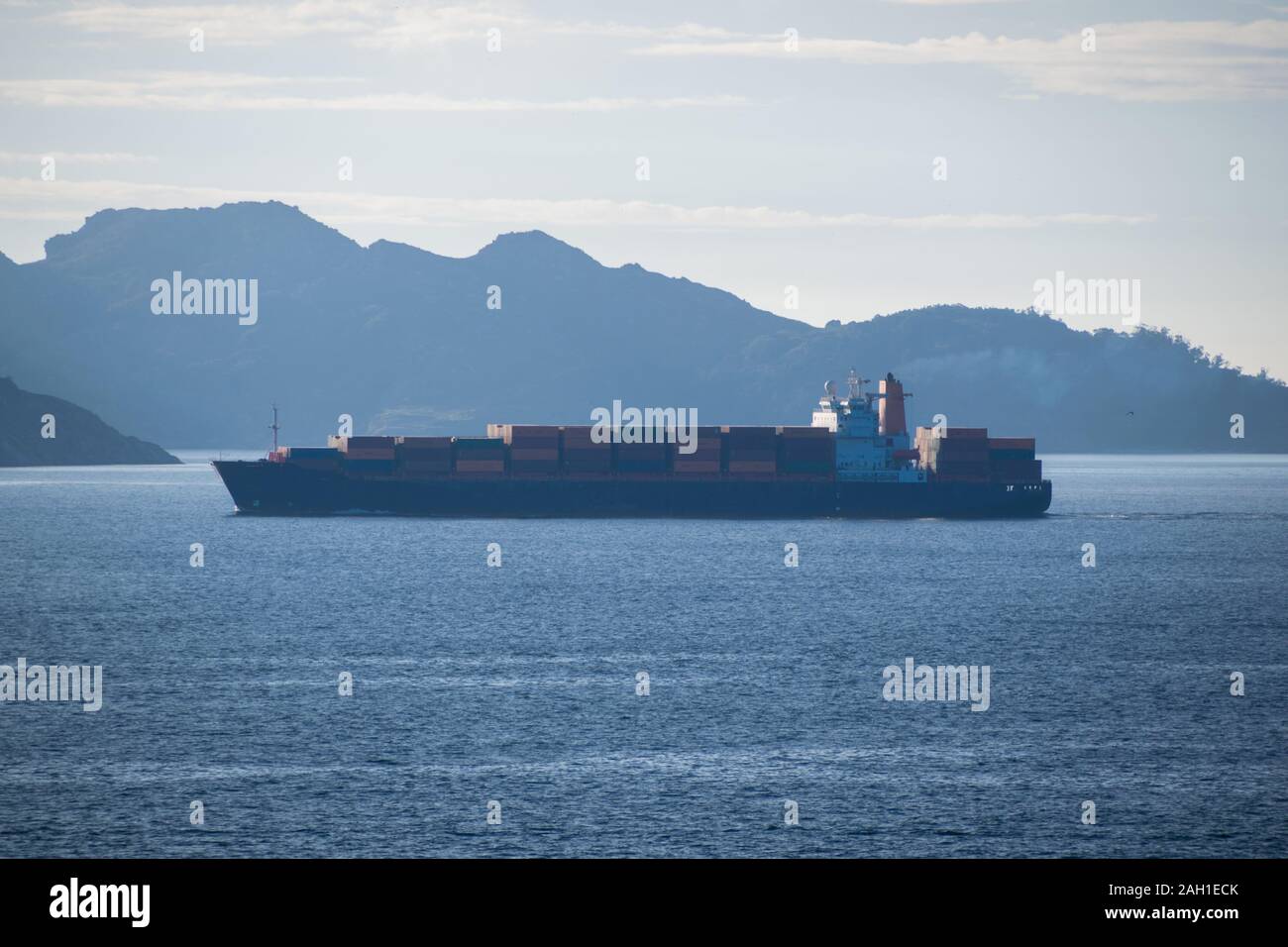 cargo ship full of containers Stock Photo - Alamy