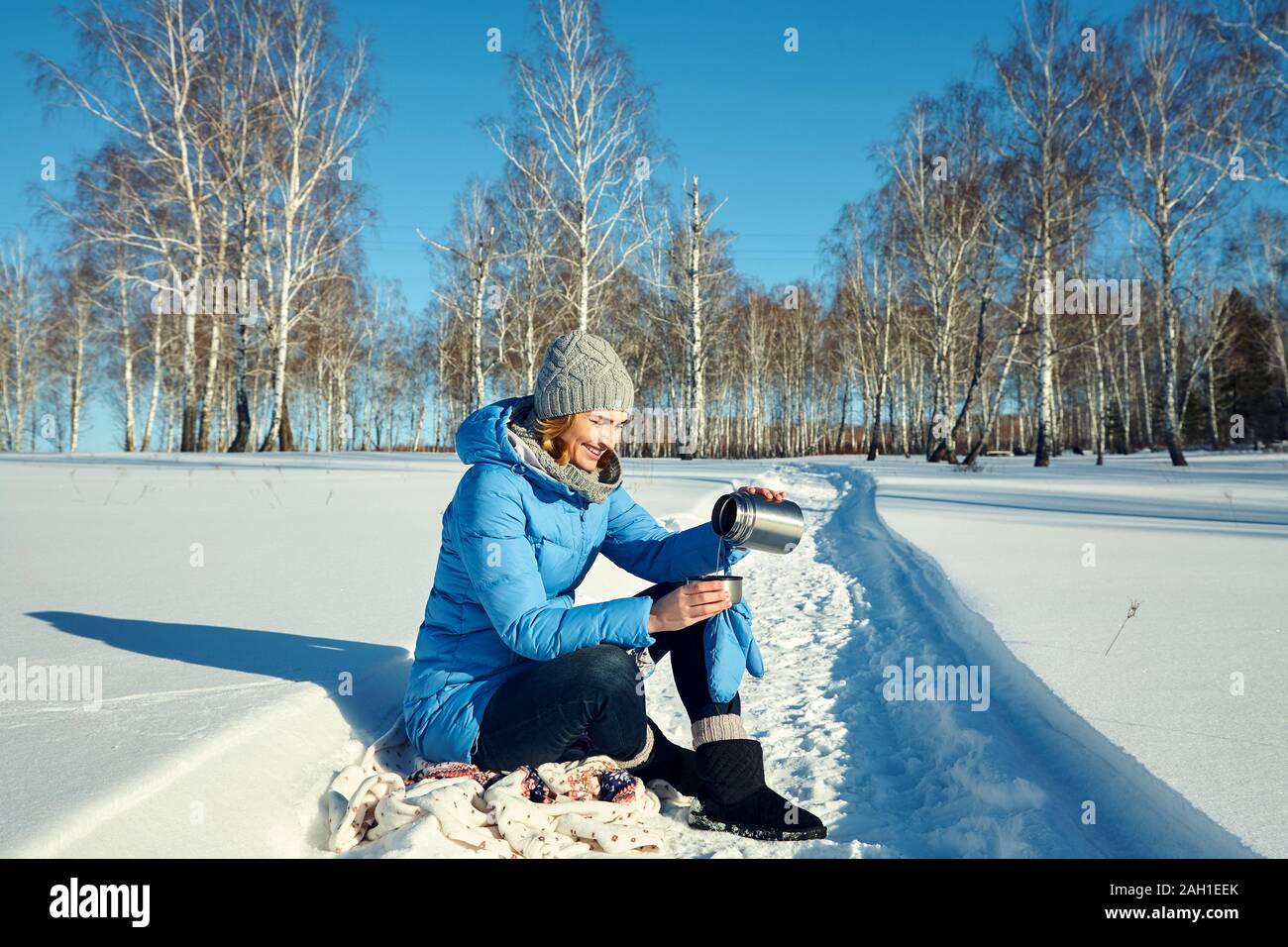 Beautiful woman walking on tea hi-res stock photography and images - Alamy