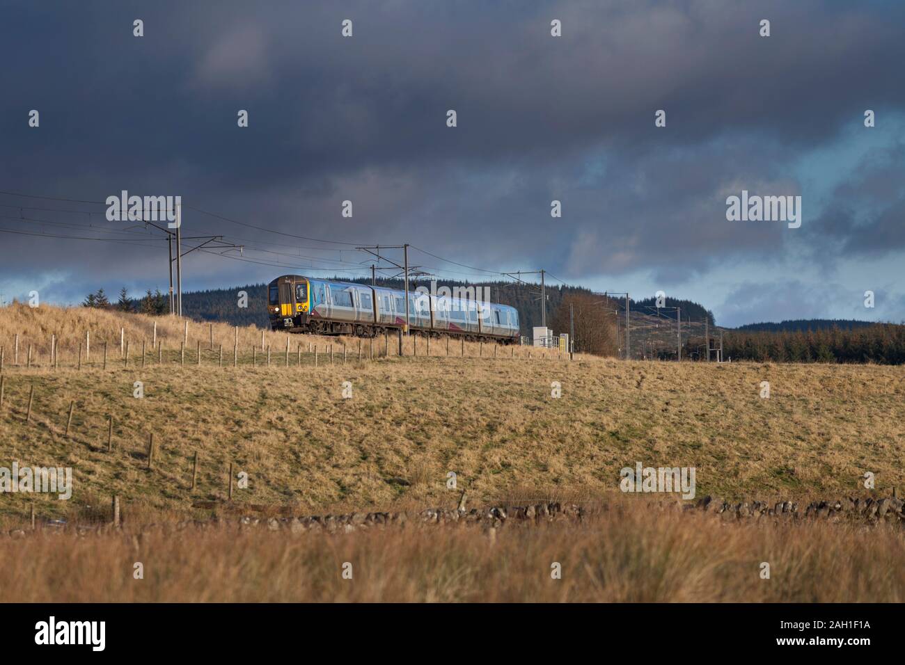 First Transpennine Express siemens class 350 electric train passing ...