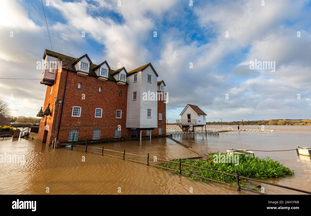 Tewkesbury flood abbey mill hi-res stock photography and images - Alamy