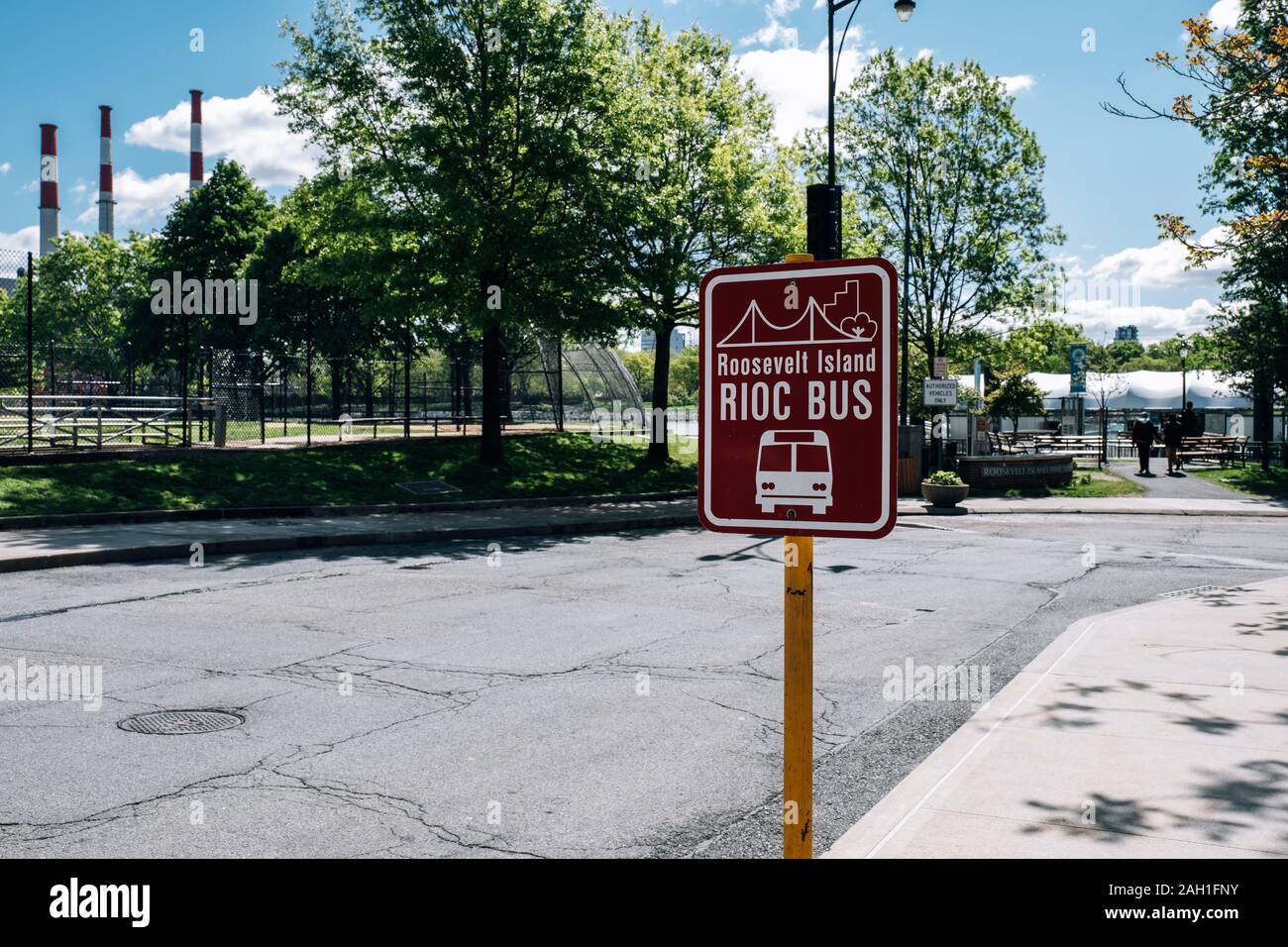 New york city bus stop sign hi-res stock photography and images - Alamy