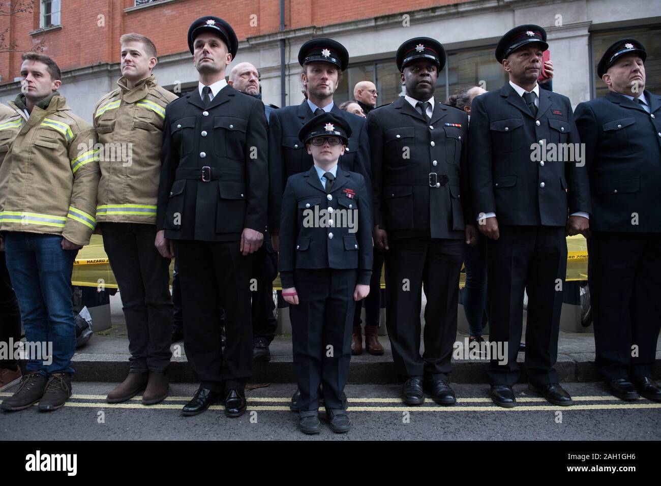 Firefighters line Union Street in central London as a Guard of Honour ...