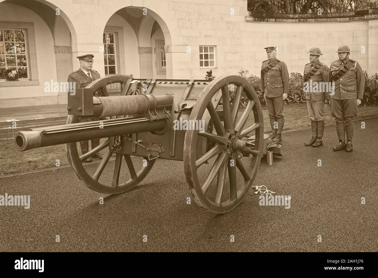 Ordnance QF 18 pounder field gun used to signal the beginning and end ...