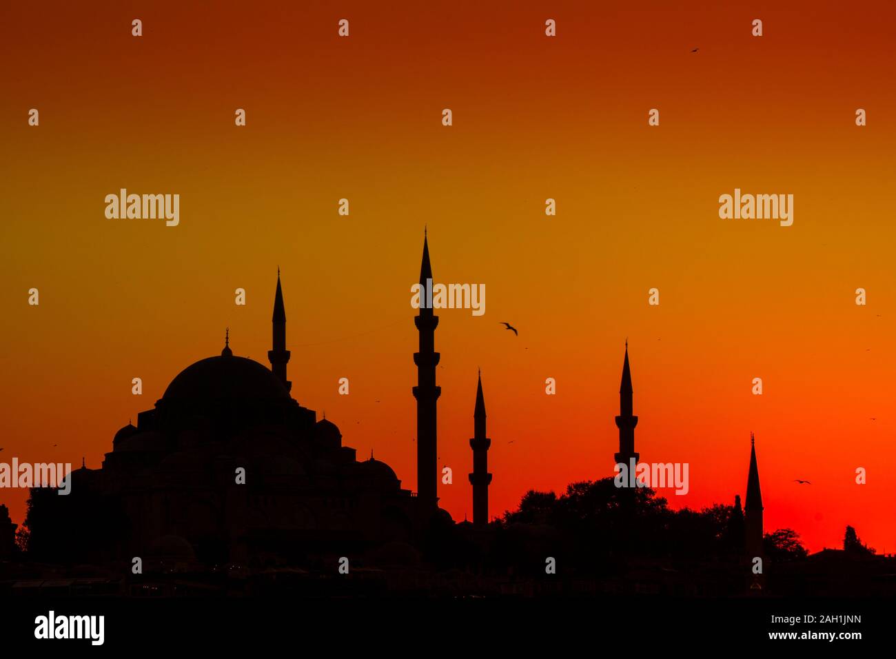mosque sunset, mosque profile, istanbul sunset Stock Photo - Alamy