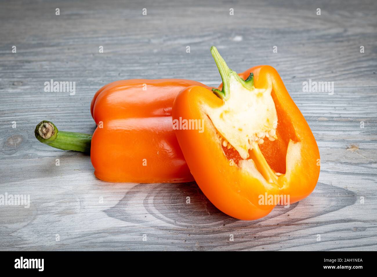 Bell pepper cavity exposed when cut in half Stock Photo - Alamy