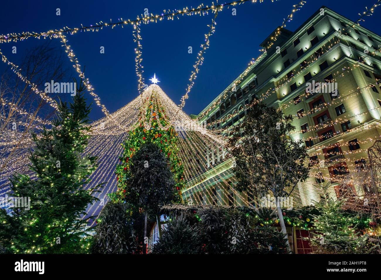 Christmas Market at the Manezhnaya Square with The Moskva hotel on the ...
