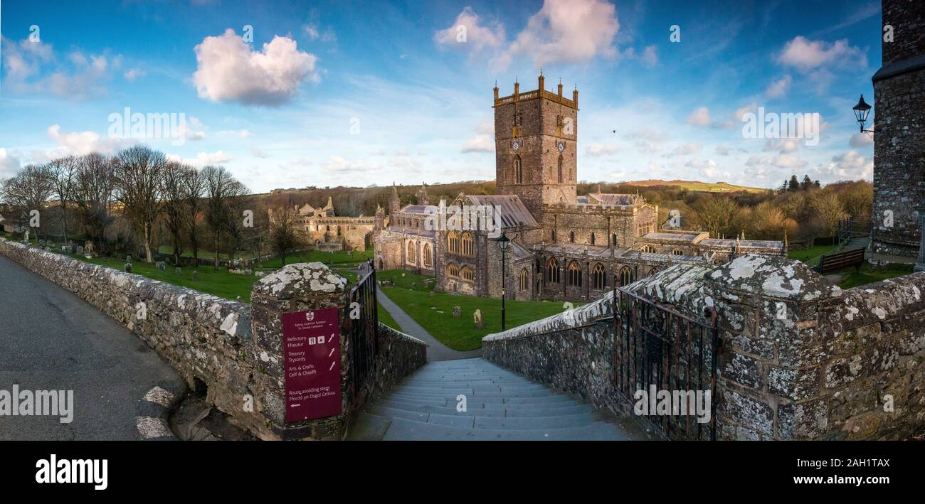 St davids cathedral river alun hi-res stock photography and images - Alamy