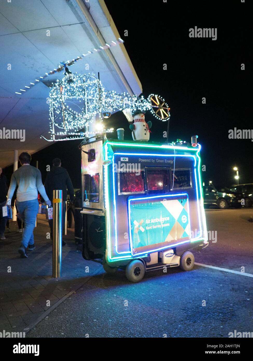 Ambulance christmas uk hi-res stock photography and images - Alamy