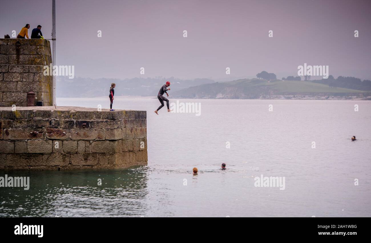 Cornwall swimmers in the water hi-res stock photography and images - Alamy
