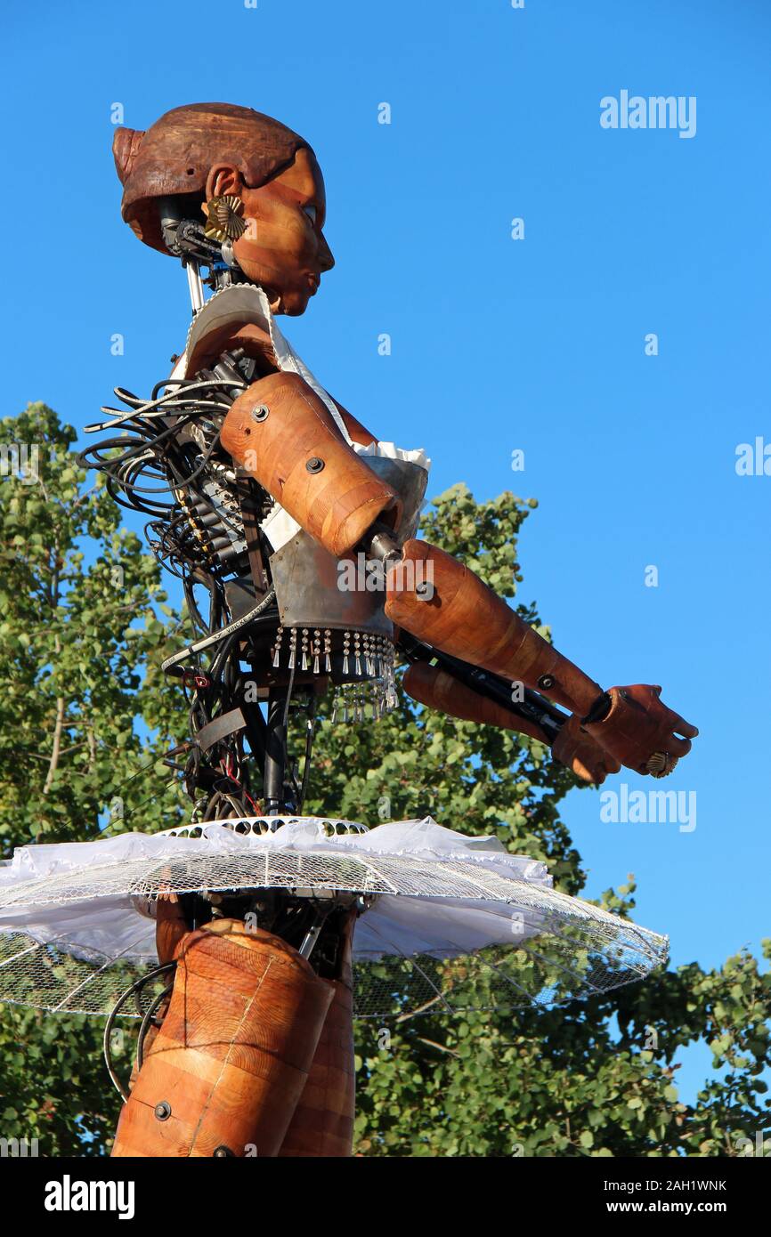 Mechanic statue hi-res stock photography and images - Alamy
